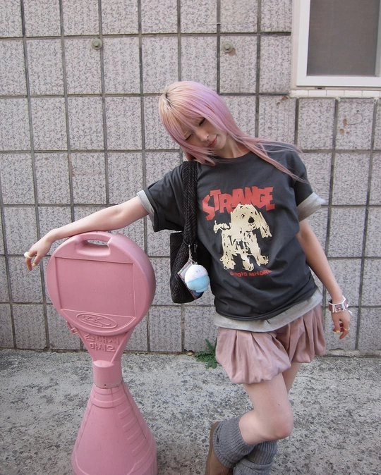 [Influencer pick] STRANGE PUPPY TEE[CHARCOAL] | ファッション通販サイト NUGU